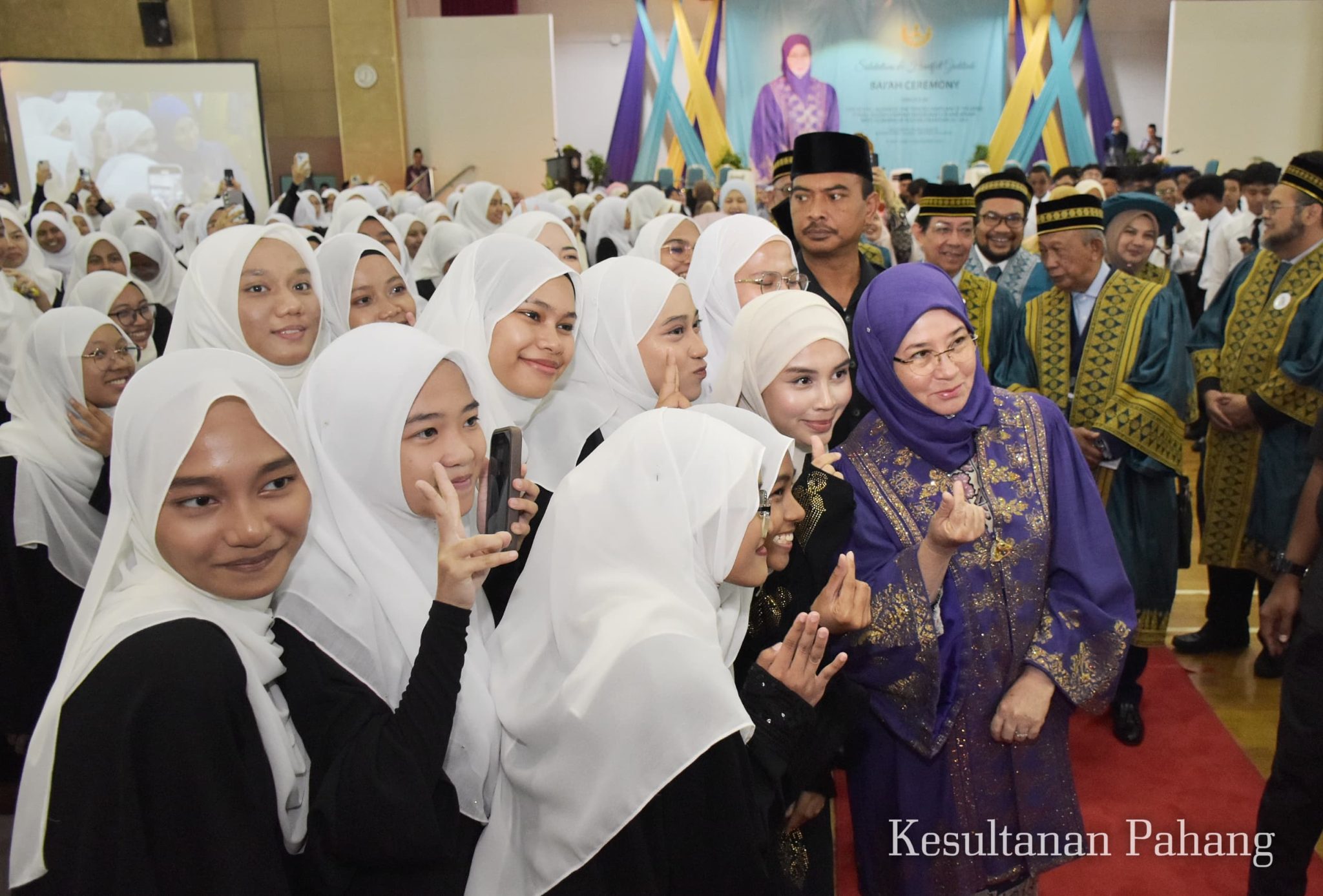 KDPB Tengku Ampuan Pahang berkenan berangkat ke Majlis Bai'ah UIAM Kampus Gambang - Istana Pahang