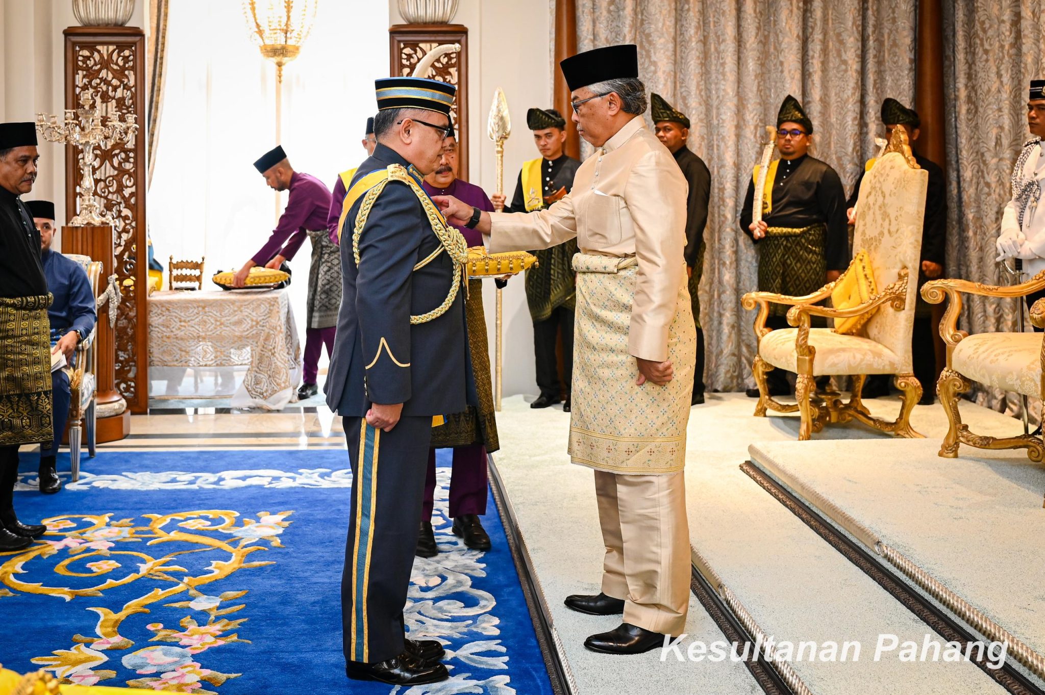 KDPB Sultan Pahang berkenan kurnia darjah kebesaran dan pingat kepada ...