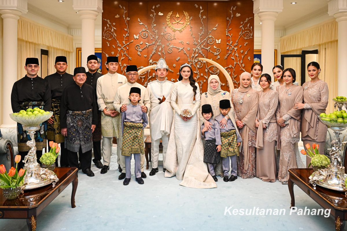 ISTIADAT PERSANDINGAN YAM TENGKU ARIF BENDAHARA TENGKU MUHAMMAD ...