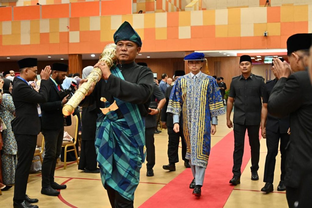 KDPM TENGKU MAHKOTA PAHANG BERKENAN BERANGKAT KE MAJLIS KONVOKESYEN ...