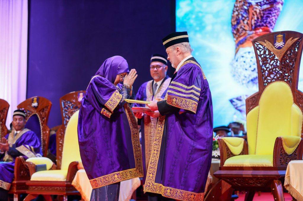 KDPB Tengku Ampuan Pahang terima Penganugerahan Ijazah Kehormat dari ...