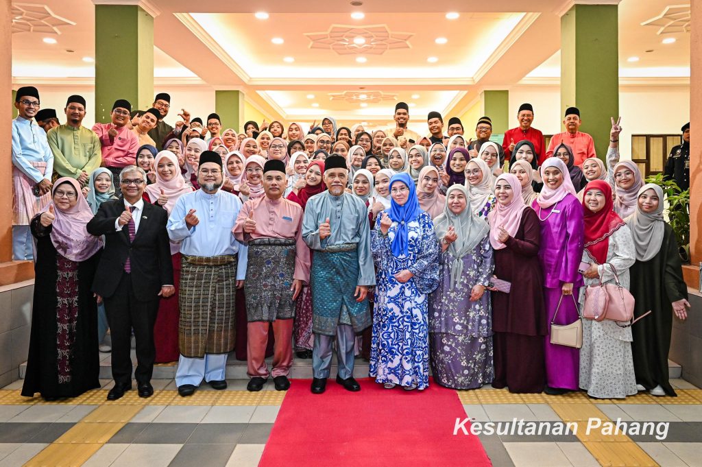 KDPB TENGKU AMPUAN PAHANG BERKENAN BERANGKAT KE MAJLIS BERBUKA BERSAMA WARGA UIAM KAMPUS KUANTAN ...