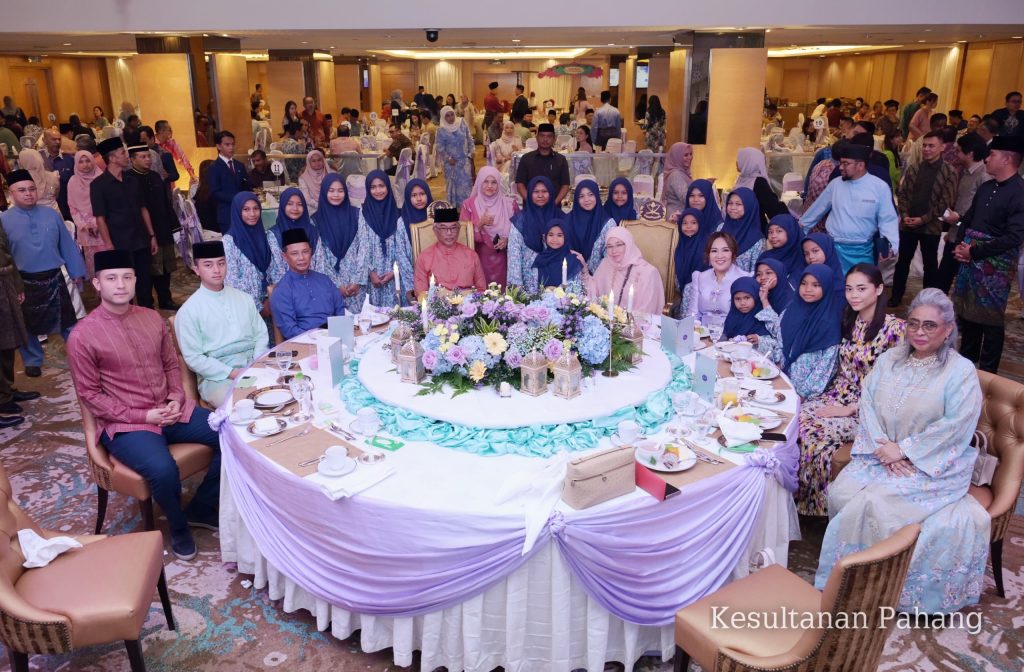 KDPB SULTAN PAHANG DAN TENGKU AMPUAN PAHANG BERKENAN BERANGKAT KE MAJLIS AIDILFITRI CITAGLOBAL ...