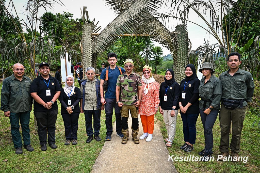 KDPB SULTAN PAHAN, KDPB TENGKU AMPUAN PAHANG DAN KDPM TENGKU MAHKOTA PAHANG BERKENAN BERANGKAT ...