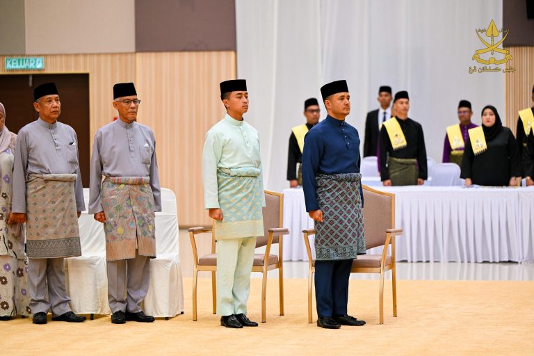 46 ORANG TERIMA DARJAH KEBESARAN DAN PINGAT SEMPENA MEMULIAKAN ULANG ...