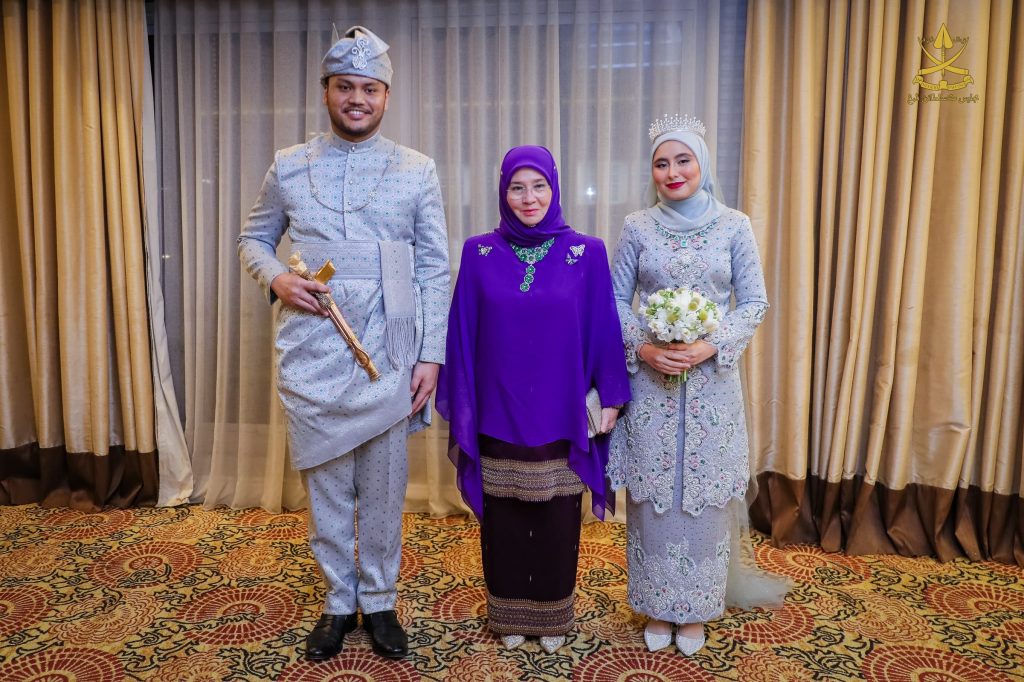 KDPB TENGKU AMPUAN PAHANG BERANGKAT KE MAJLIS PERKAHWINAN ANAK RAJA DI-HILIR PERAK - Istana Pahang