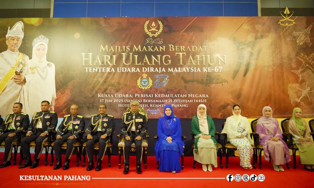 KDPB SULTAN PAHANG, KDPB TENGKU AMPUAN PAHANG BERKENAN BERANGKAT KE MAJLIS MAKAN BERADAT TUDM ...