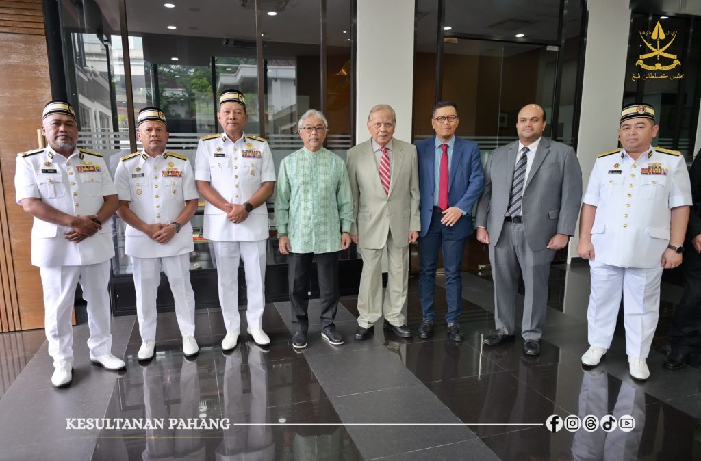 KDPB SULTAN PAHANG BERKENAN TERIMA MENGADAP TUN KHALIL YAAKOB DAN ...