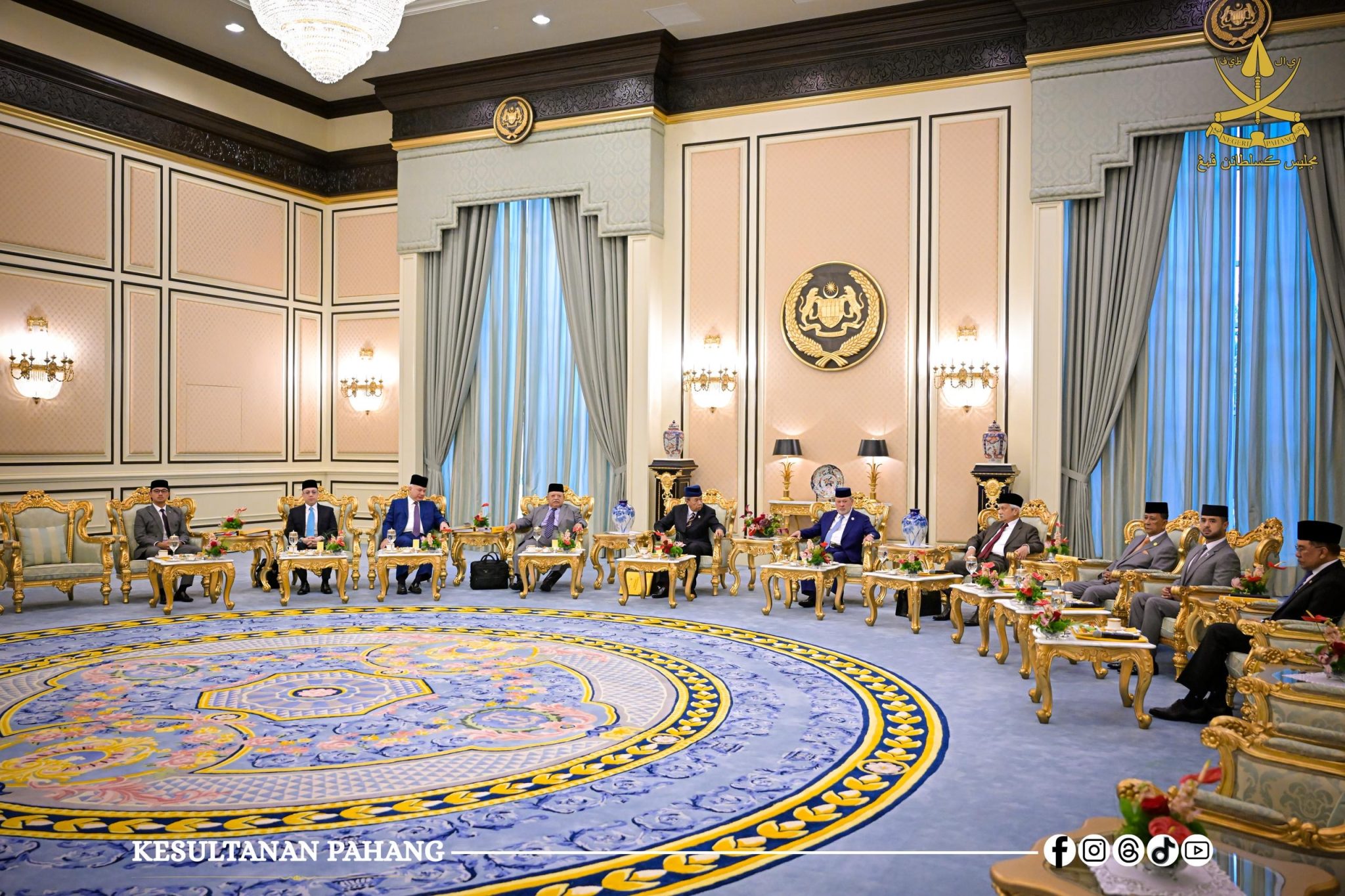 YAM TENGKU ARIF BENDAHARA WAKIL KDPB SULTAN PAHANG KE MESYUARAT MAJLIS ...