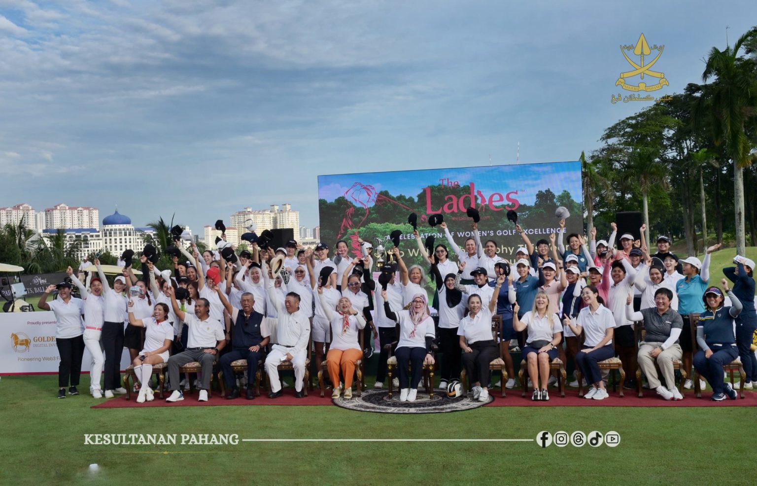 KDPB TENGKU AMPUAN PAHANG BERKENAN BERCEMAR DULI KE PERTANDINGAN GOLF ...
