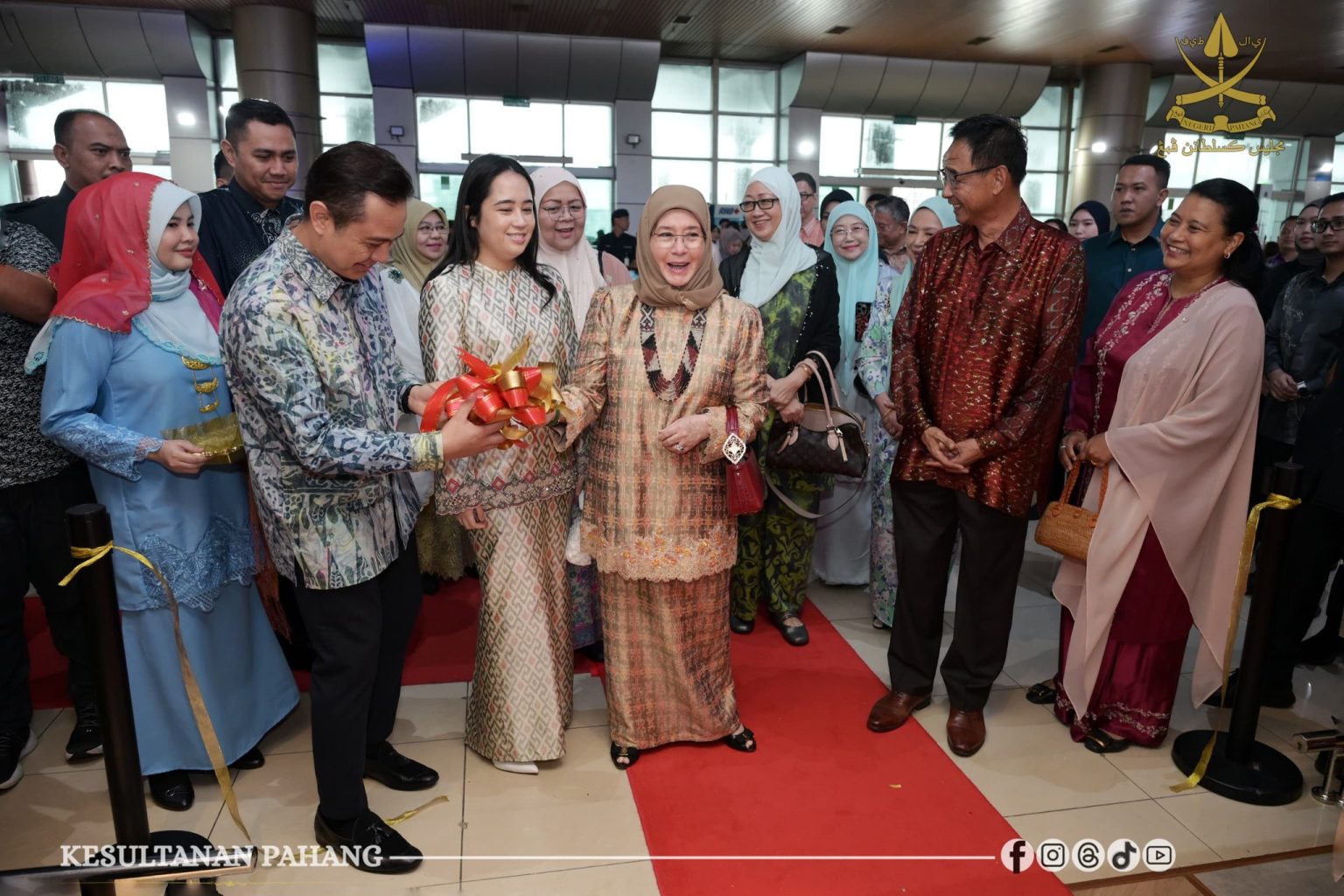 KDPB TENGKU AMPUAN PAHANG RASMI SENSE OF MALAYSIA DI SARAWAK - Istana ...